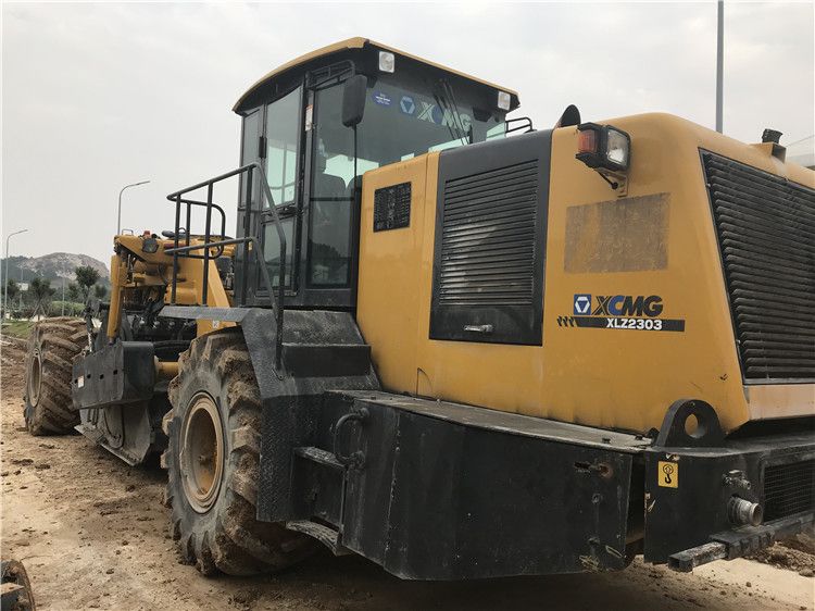 XCMG Road Construction Machine Soil Recycling 2.3 Meter Cold Asphalt Recycler XLZ2303 For Sale ...