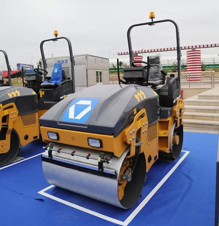 XCMG used vibratory tamping roller 2 ton hand-pushing road roller XMR203, MACHMALL