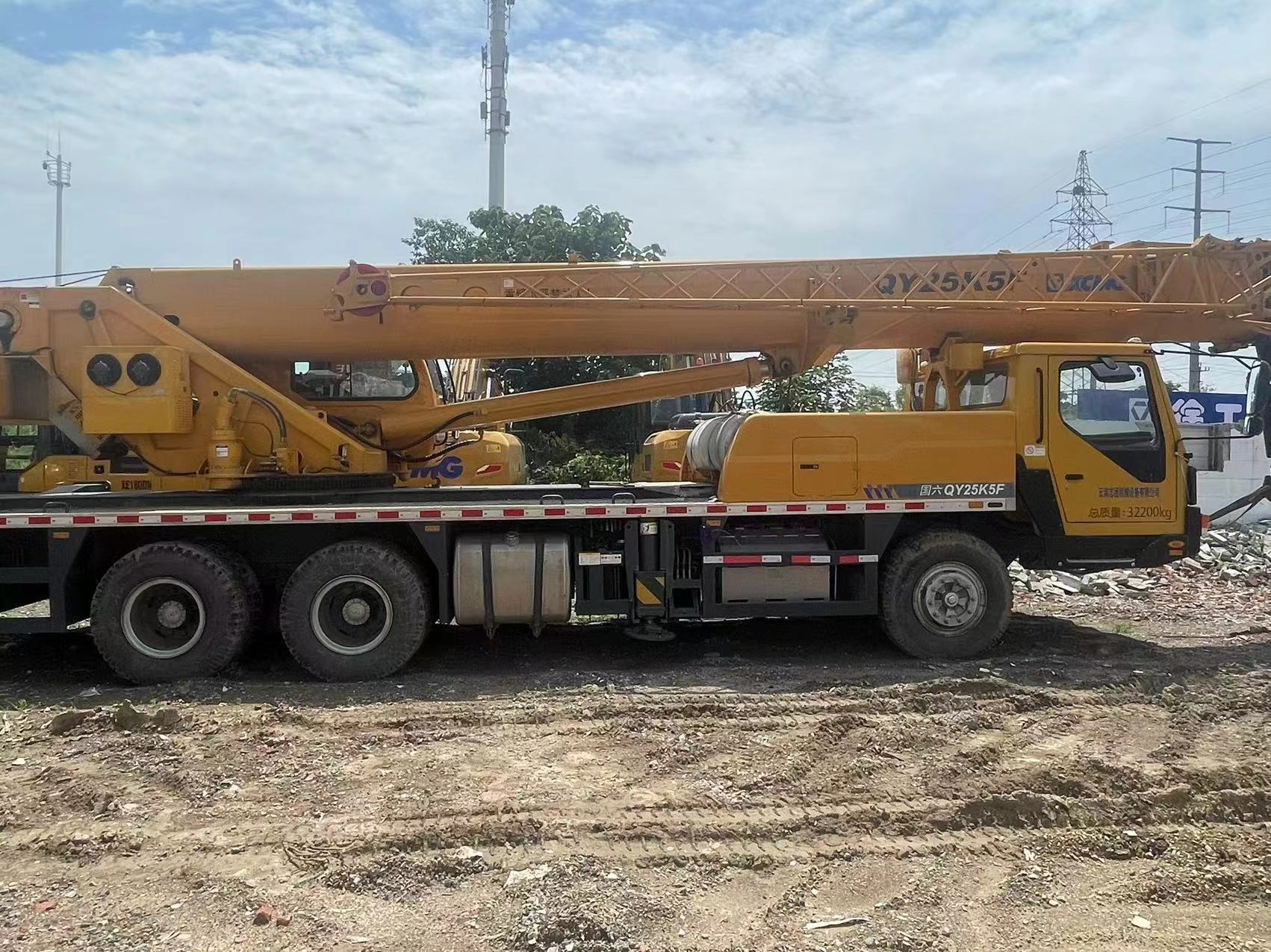 XCMG Official Used Mobile Crane 25 Ton Small Truck Crane QY25K5F for Sale, MACHMALL