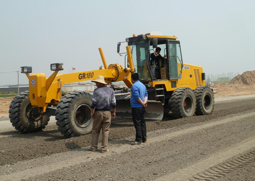 China 180 HP XCMG motor grader GR1803 with product catalog for sale ...