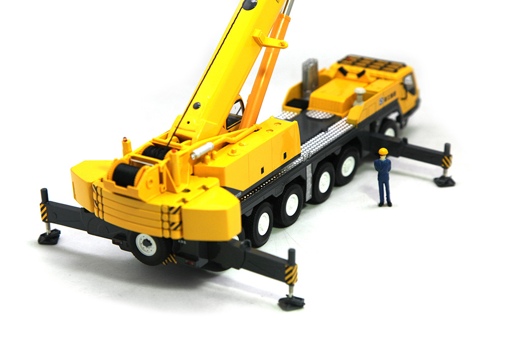 XCMG All-Terrain Crane QAY200 Model (1:50), MACHMALL