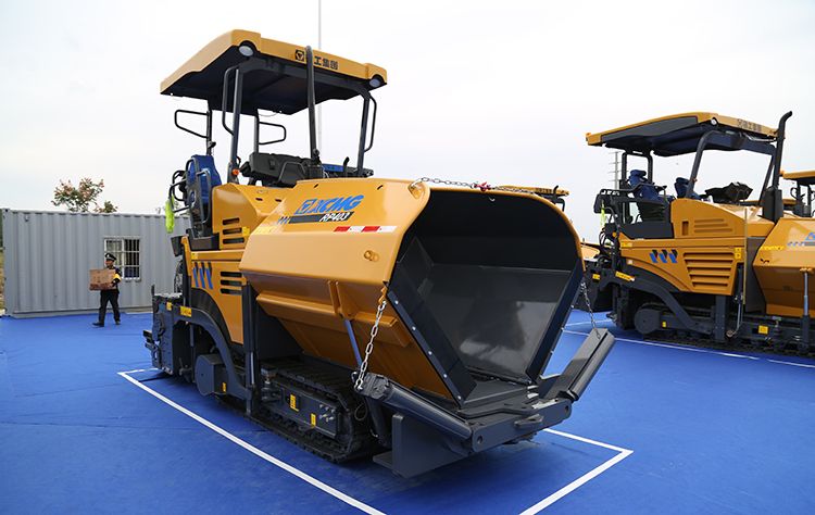 XCMG official 0.8m road paver RP403 China full-hydraulic small crawler ...