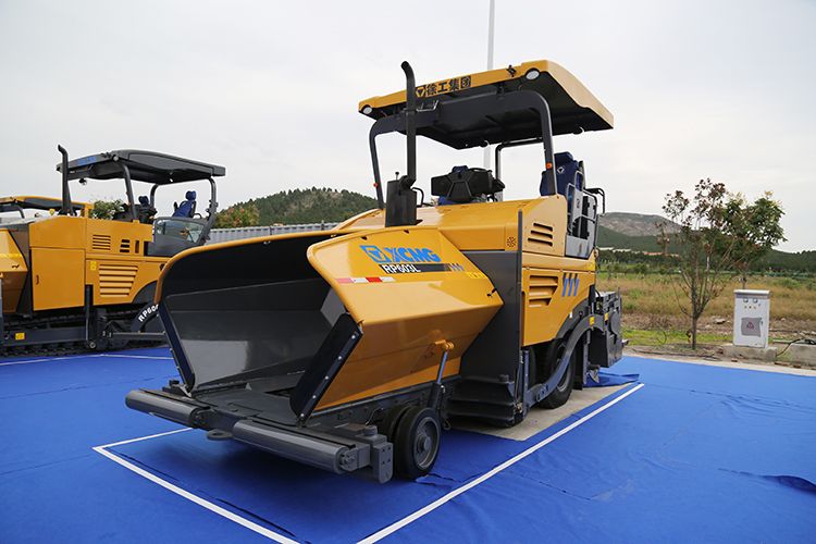 XCMG Official 6m asphalt paver RP603L full hydraulic four wheel road ...