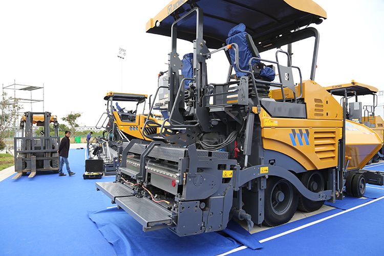 XCMG Official 6m asphalt paver RP603L full hydraulic four wheel road ...