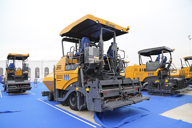 XCMG Official 6m asphalt paver RP603L full hydraulic four wheel road ...