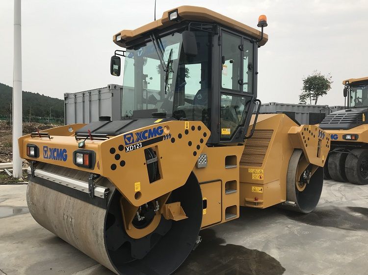 XCMG Official XD123 double drum vibratory road roller 12 ton compactor ...