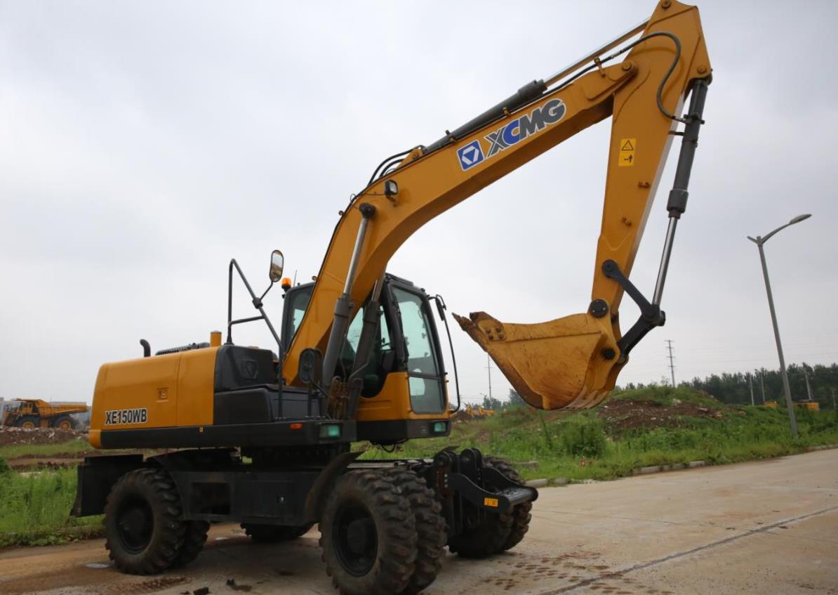 XCMG Official 15 ton new hydraulic wheeled excavator machine XE150WB ...