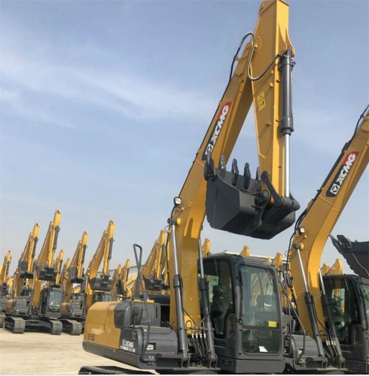 XCMG 15 Ton Excavators Machine XE155D With Excavator Hydraulic Hammer ...