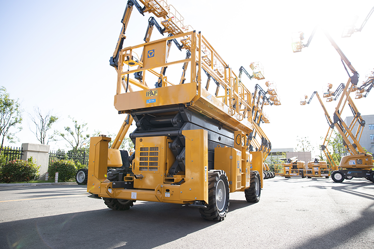 XCMG 18m Mobile Rough Terrain Hydraulic Scissor Lift Platform XG1823RT ...