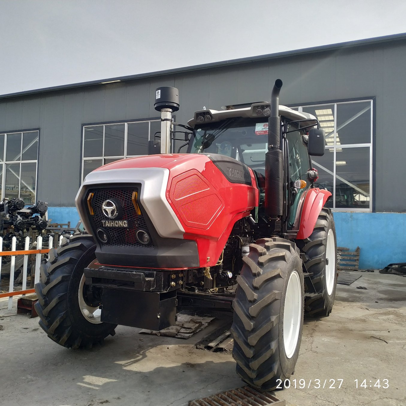 Made in China 130HP 4WD 4/6 Cylinder Walking Agricultural Machinery ...