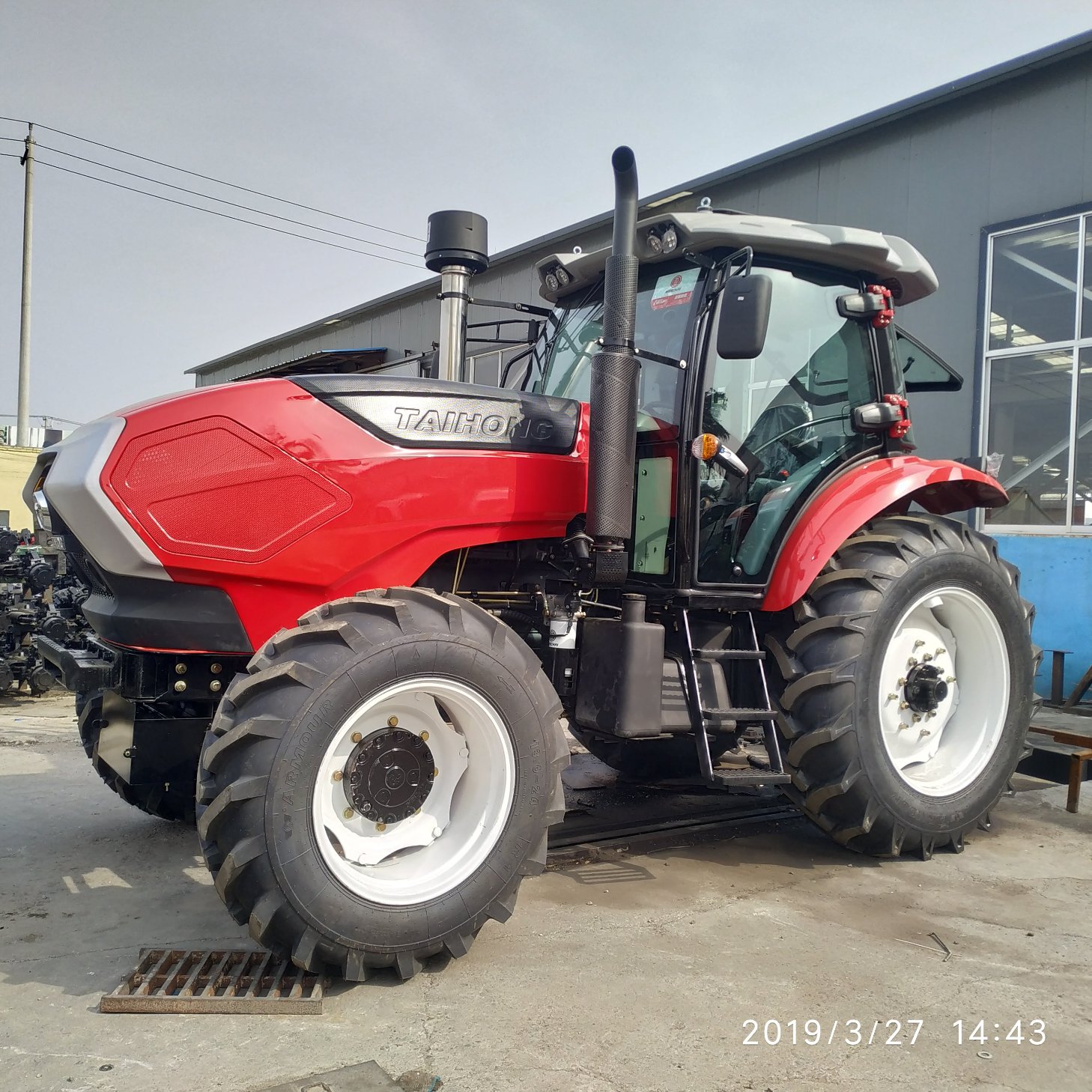 Factory Supply 130HP 4WD Walking Diesel Agricultural Farm Tractor Made in China, MACHMALL