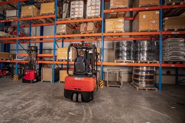 China EP warehouse forklift with three wheel 2.0 ton 4m lift height for ...