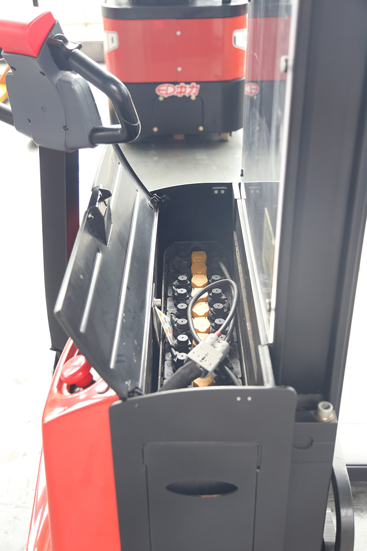 EP self loading forklift 2 ton straddle stacker 3m lift height for sale ...