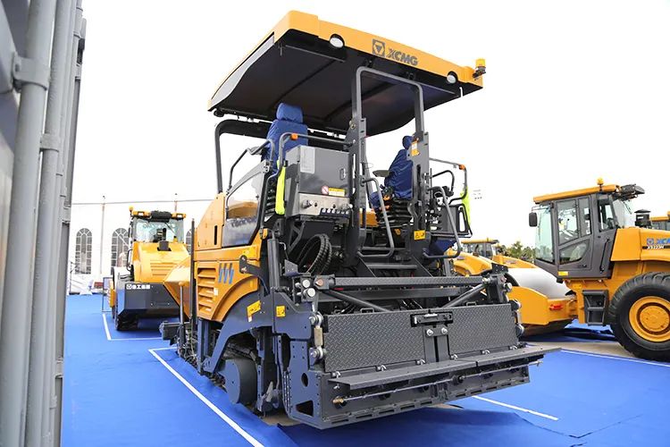 XCMG RP753 Paver Block Making Machine Rubber Track For Mini Asphalt ...