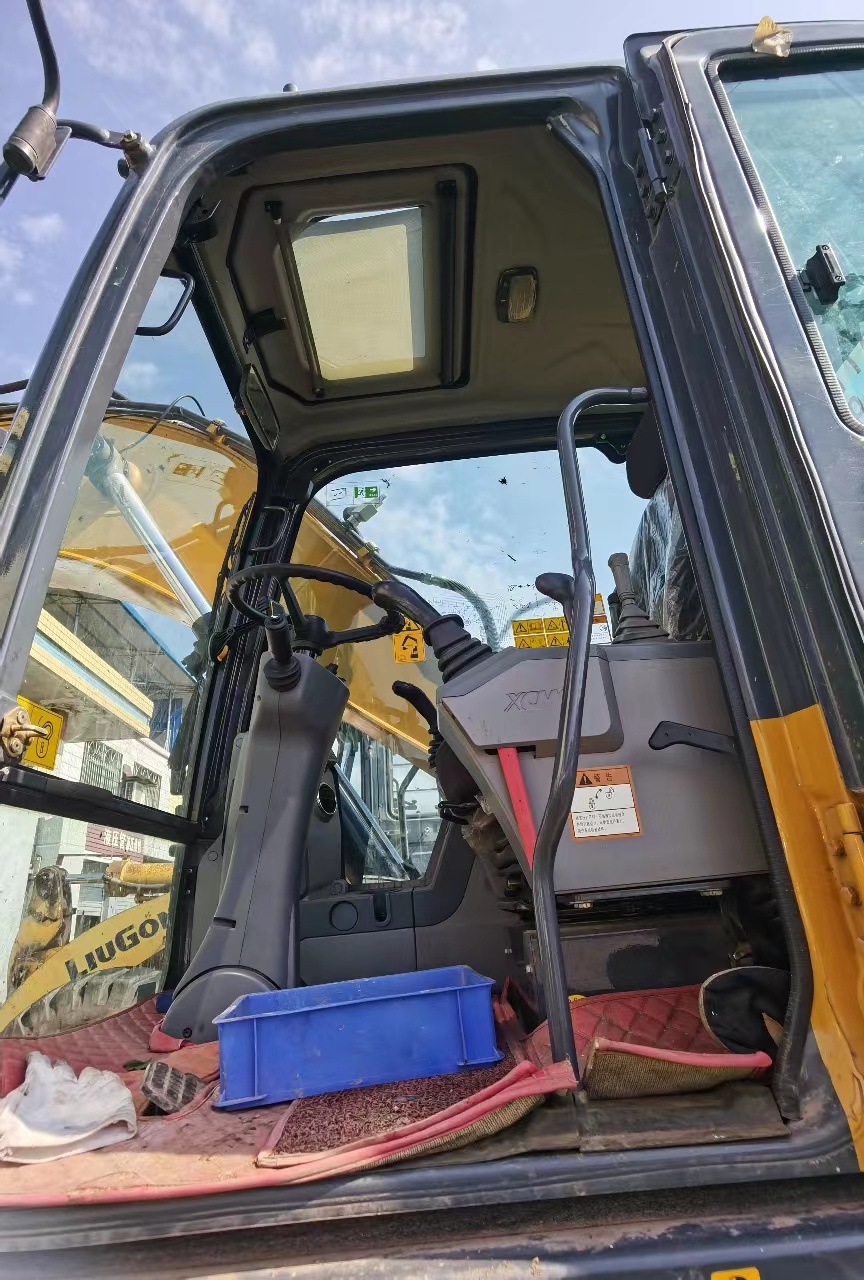 XCMG 21Tons Excavator XE210WD Wheeled Type wheel excavator for sale ...