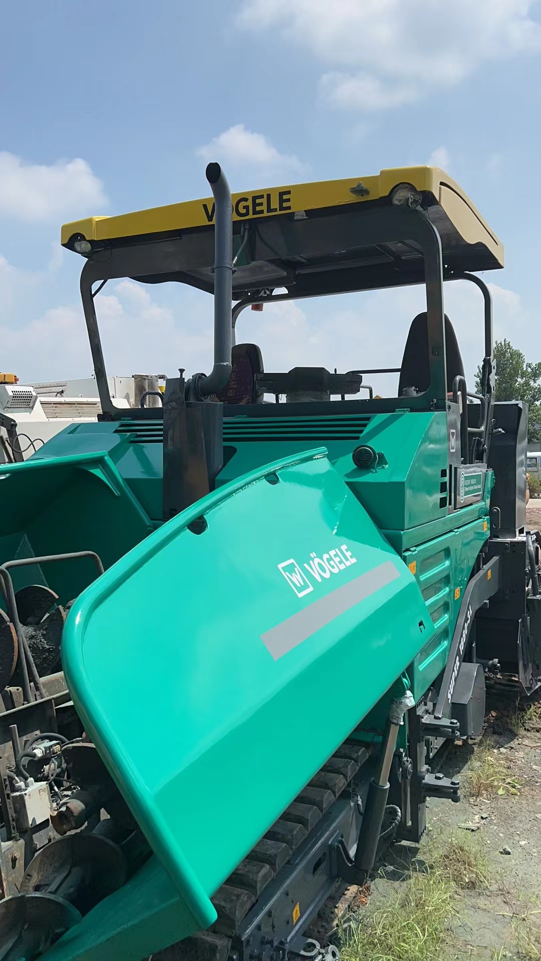 VOGELE S1880-3L Used paver laying machine 10m concrete road asphalt ...