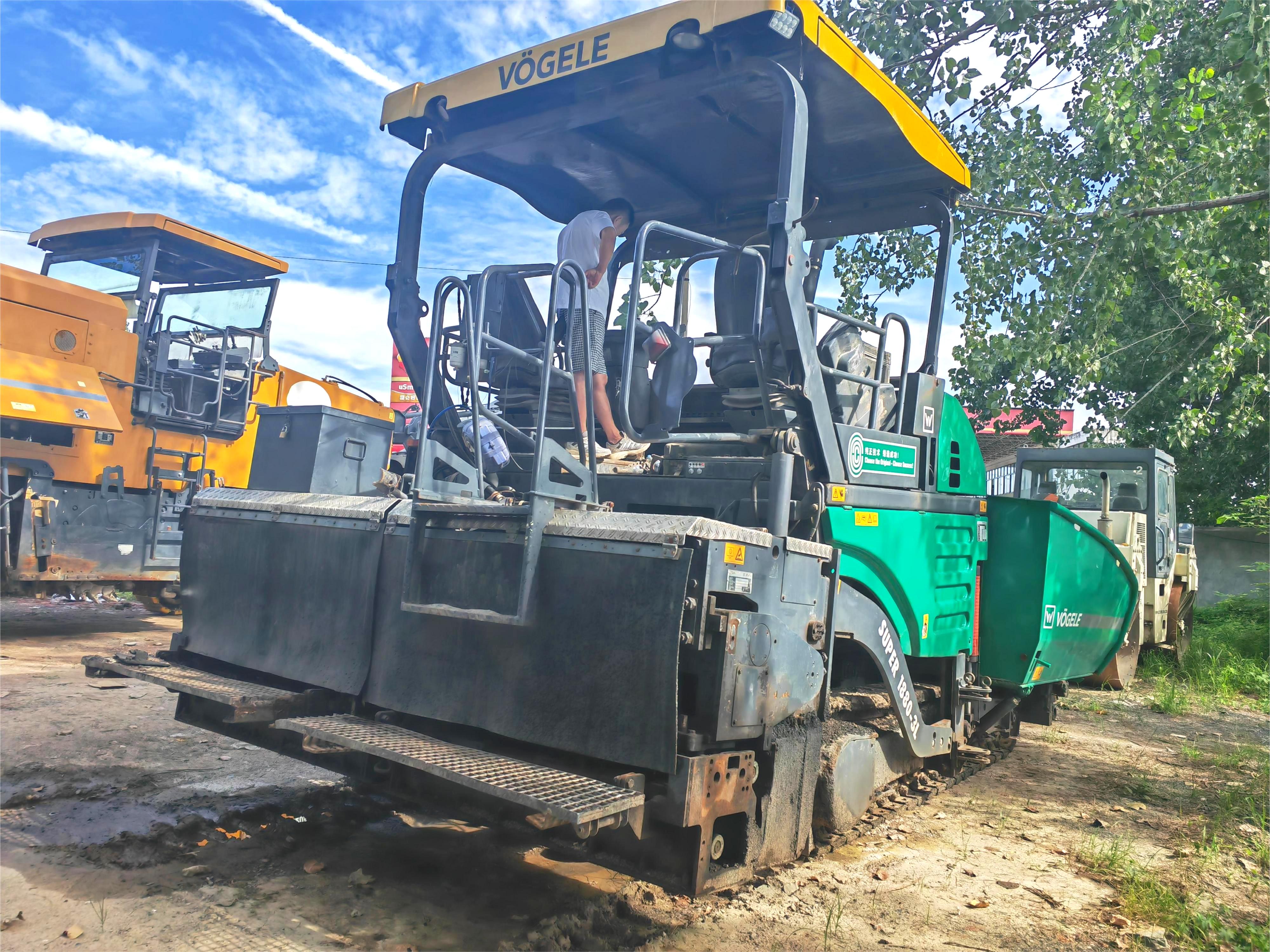 VOGELE used asphalt paver 1880-3L with good codition for sale, MACHMALL