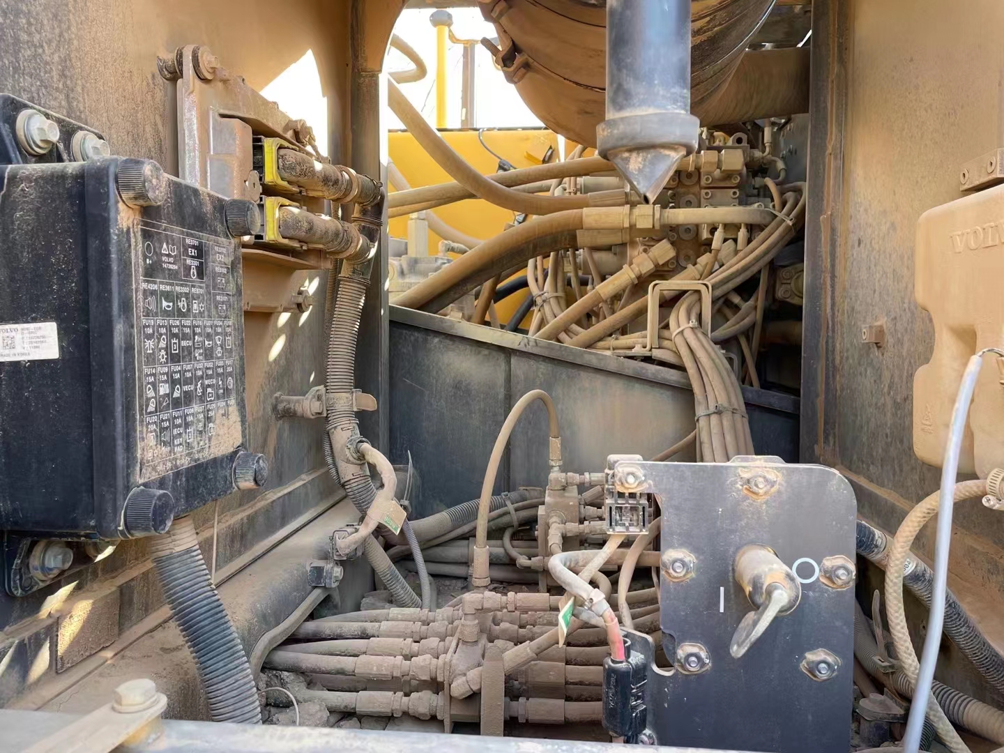 VOLVO EC200 Used Tracked Excavator For Sale, MACHMALL