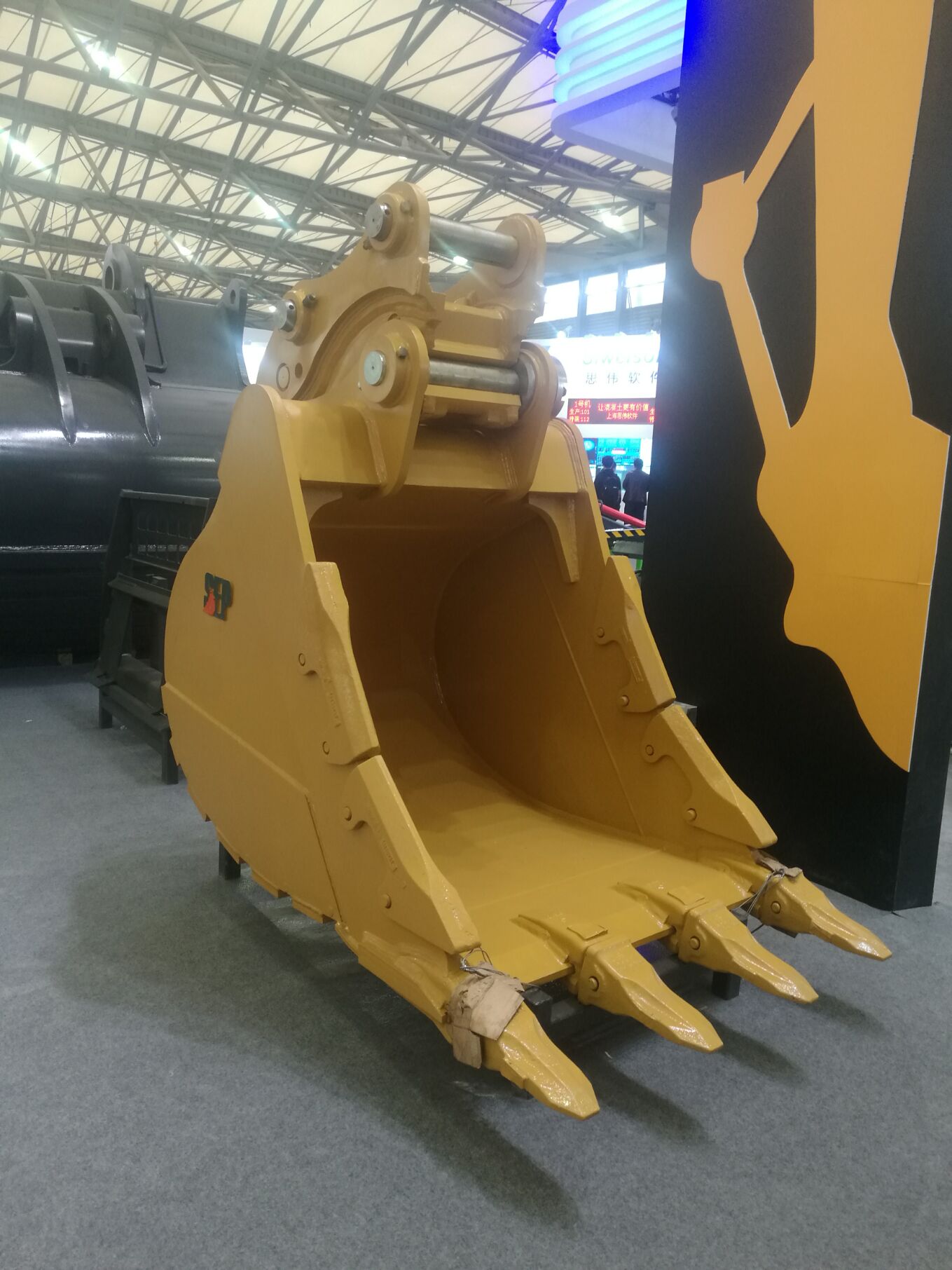 Rock Bucket 980 HDR, MACHMALL