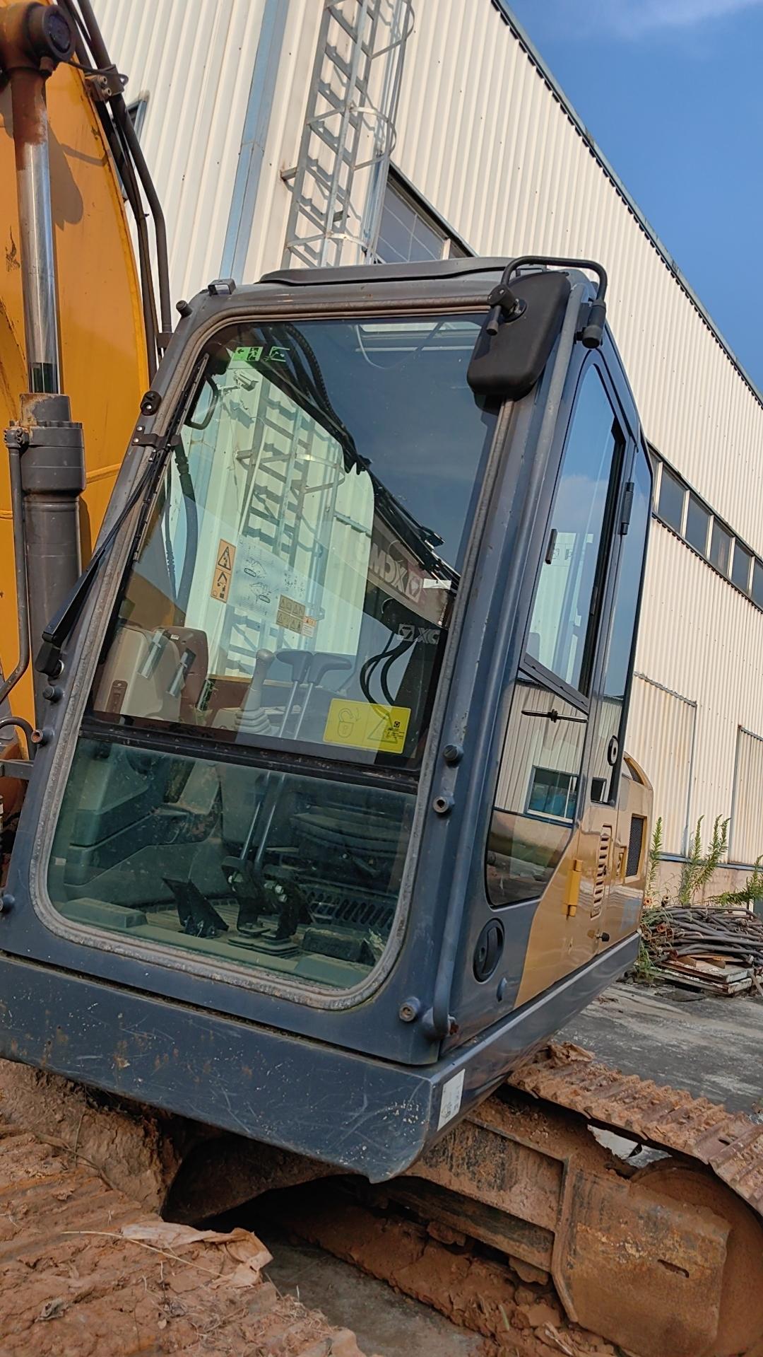 XCMG XE135D crawler excavator, MACHMALL