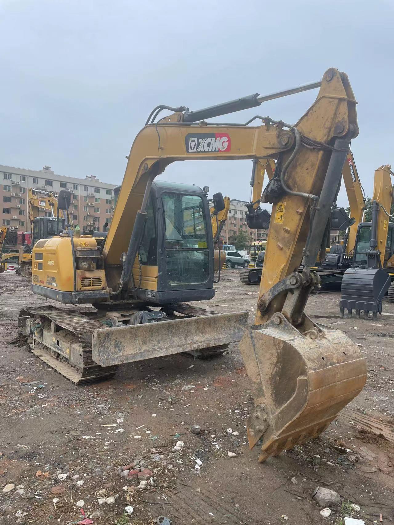 XCMG XE75DA crawler excavator, MACHMALL