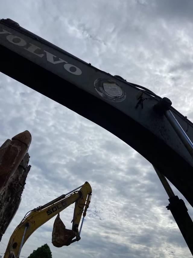 Volvo EC460 crawler excavator, MACHMALL