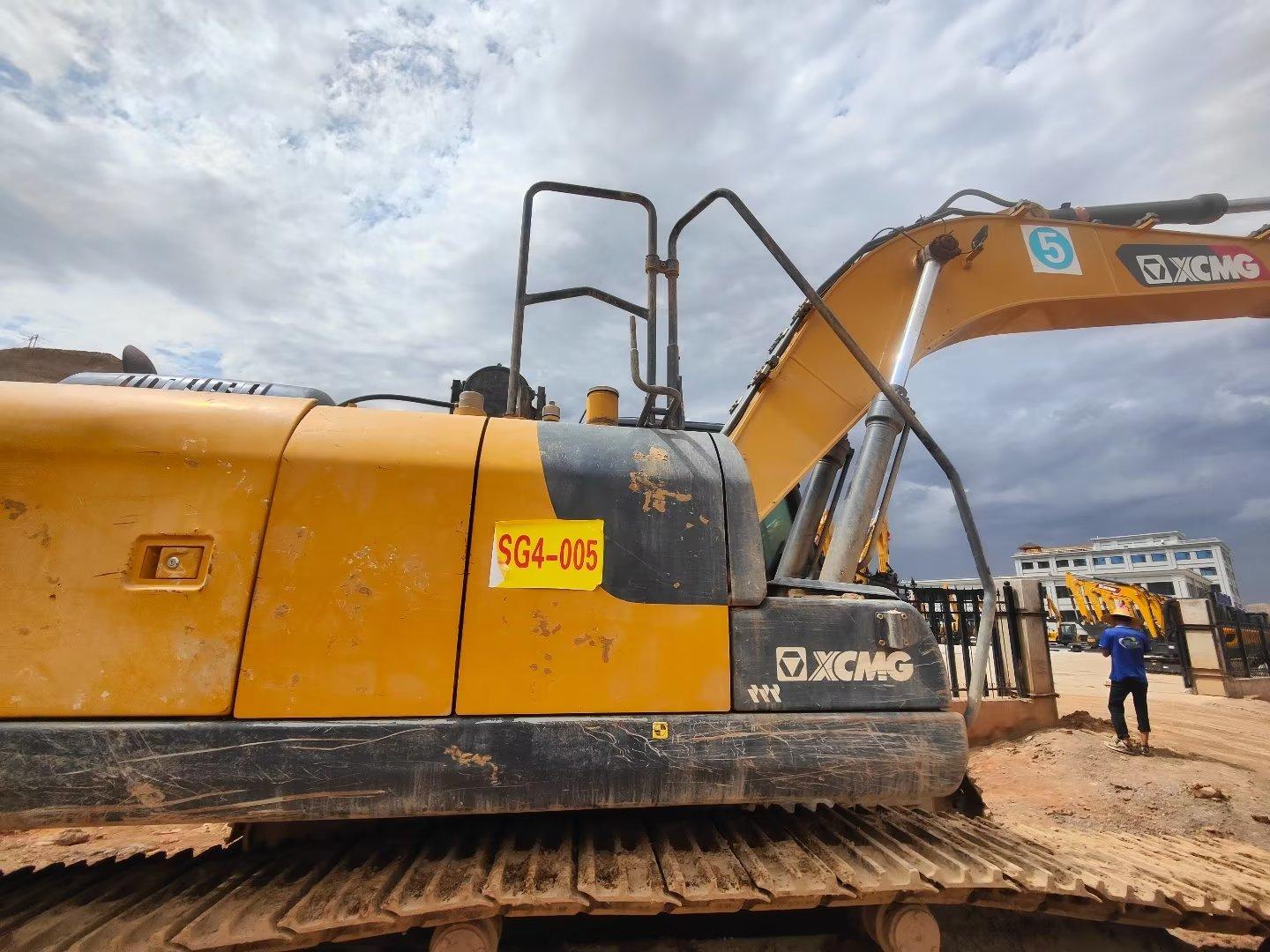 XCMG XE305D crawler excavator, MACHMALL