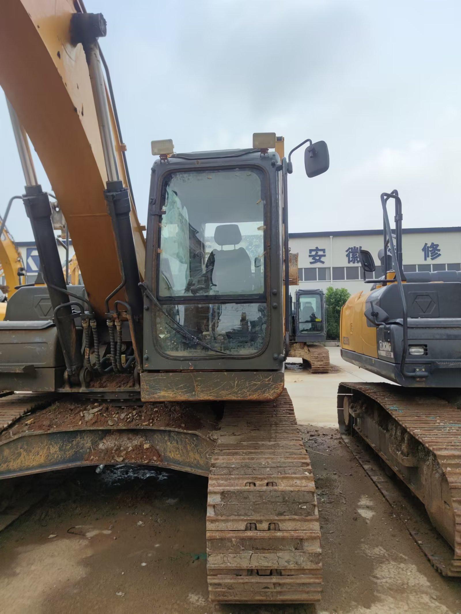 XCMG XE215DA crawler excavator, MACHMALL